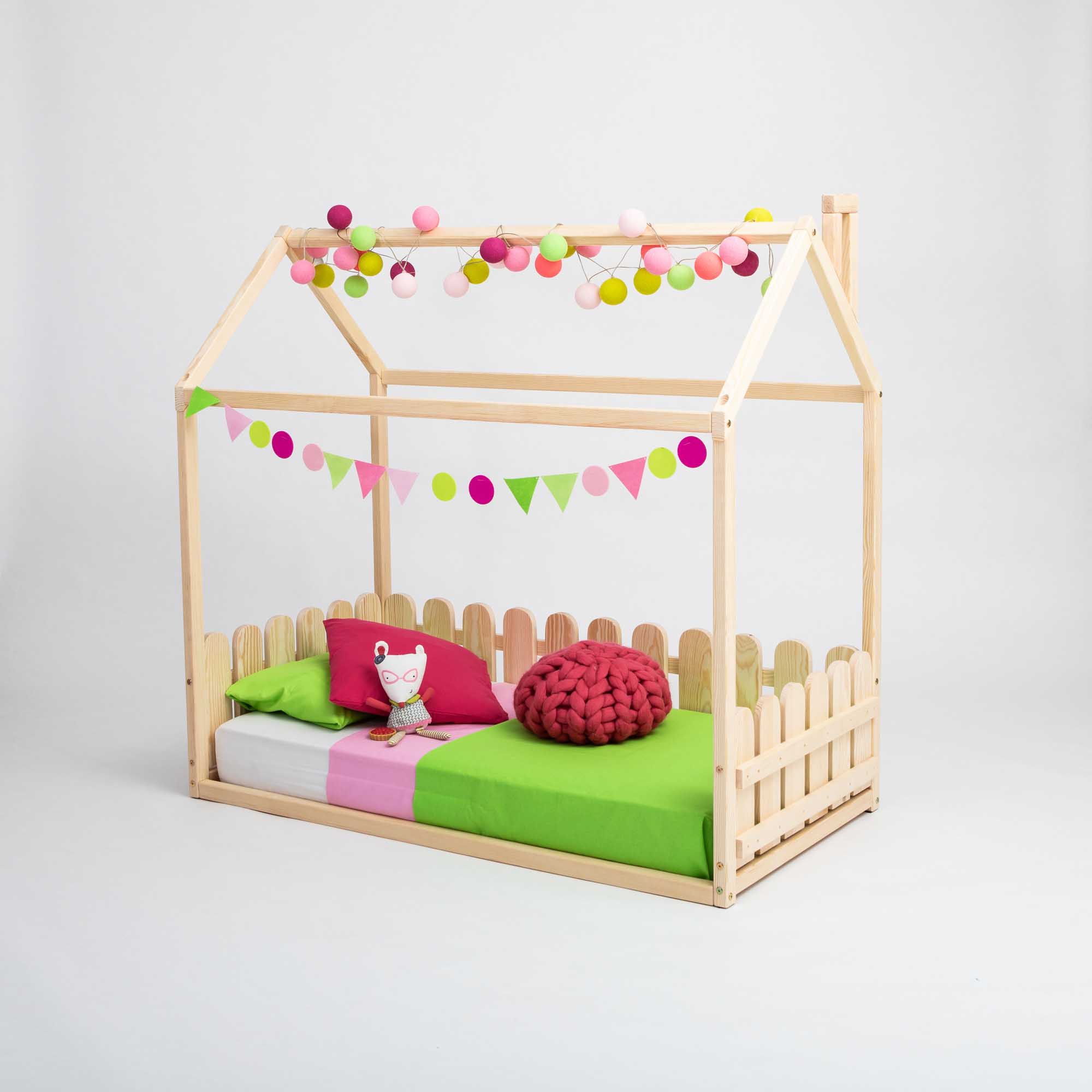 Picket and rail platform bed store