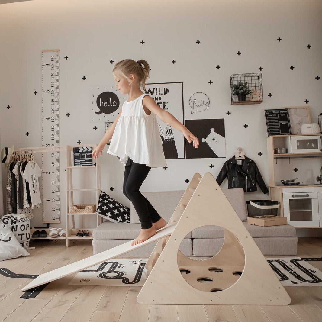 Climbing triangles and indoor gyms – Sweet HOME from wood